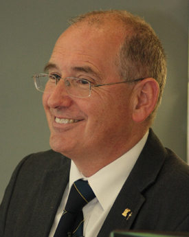 Renowned engineer shares knowledge with students