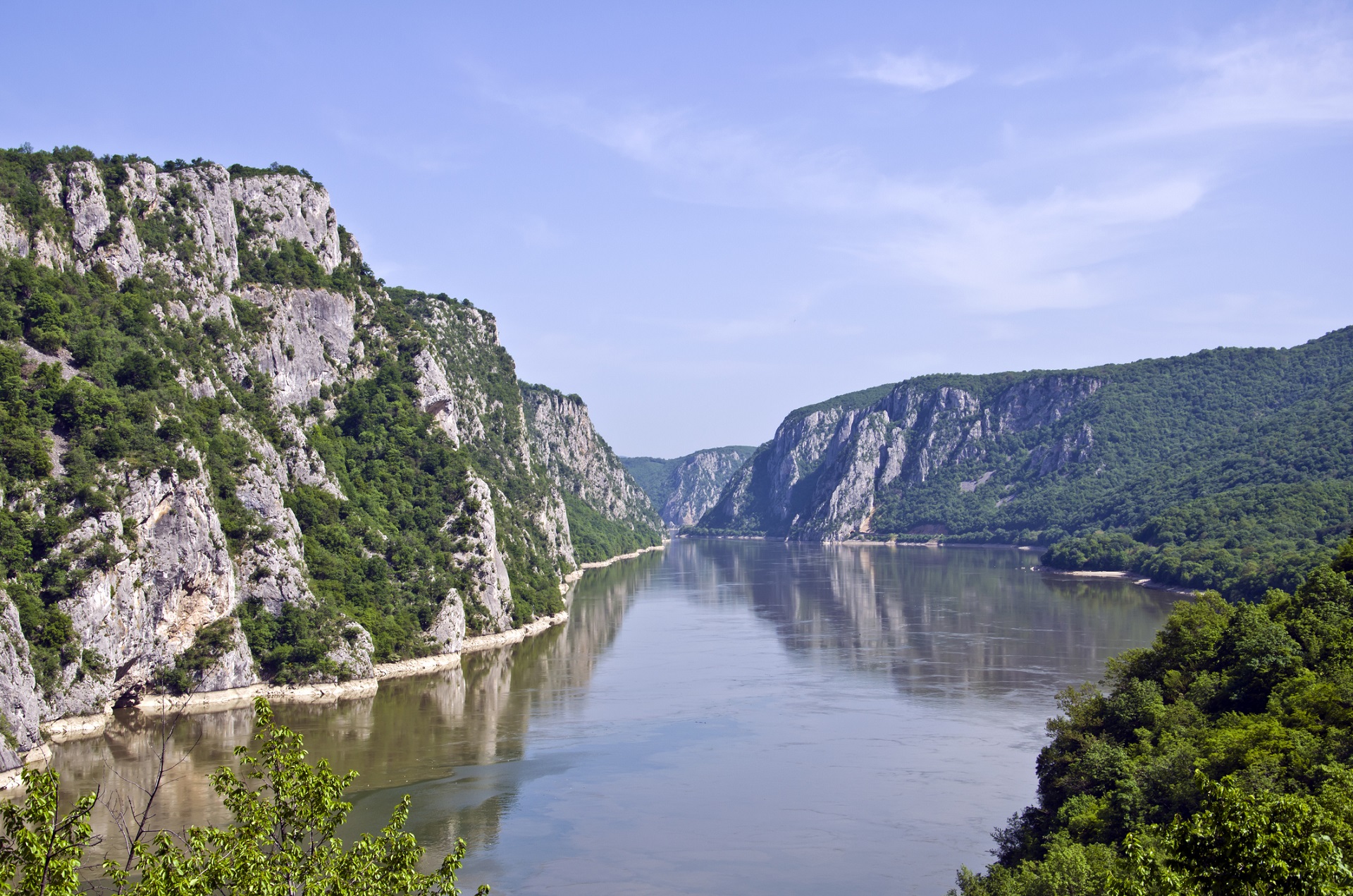 EXPERT COMMENT: Hundreds of rivers and lakes cross international ...